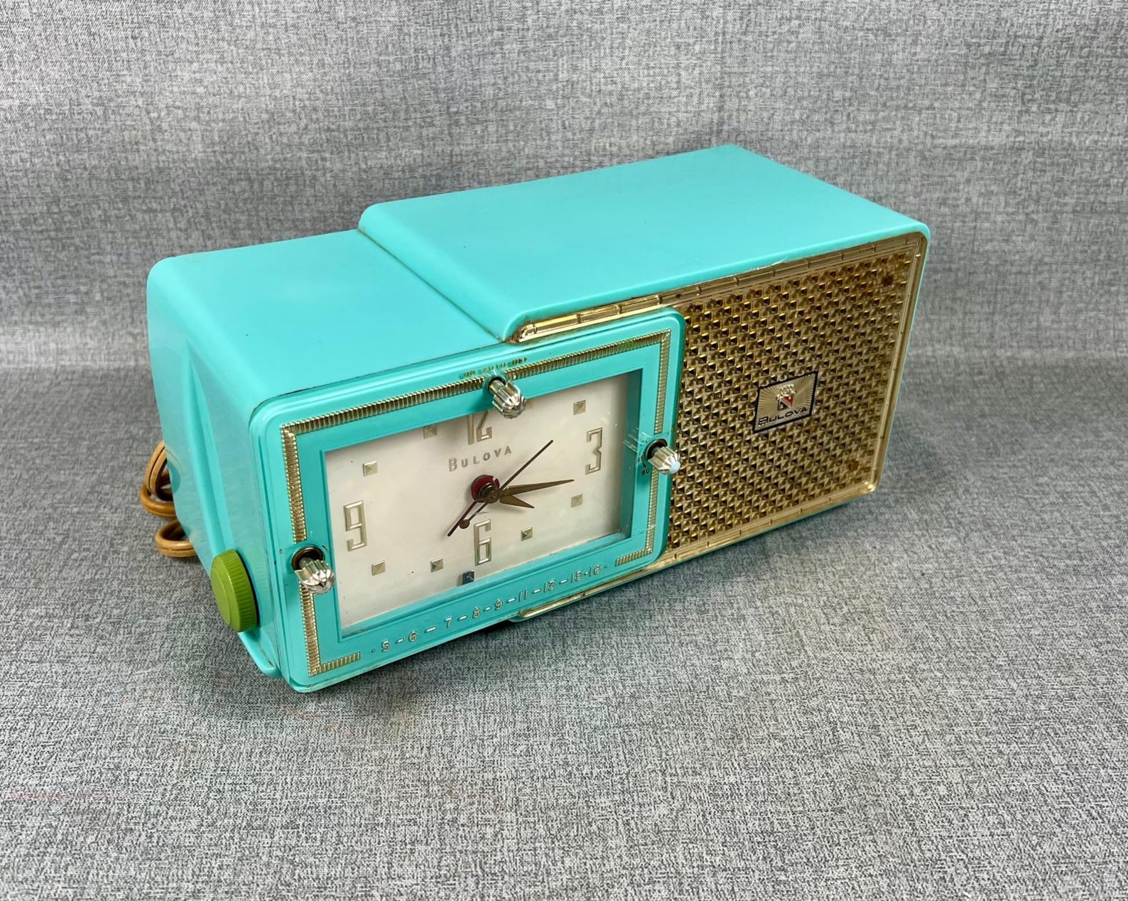VRS0493 1957 Bulova Clock Radio Restored and Working. Iconic Styling ...