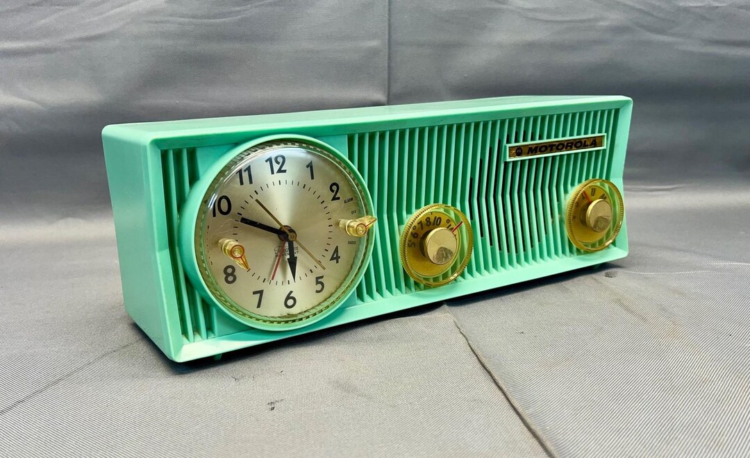 VRS0152 Rare 1956 Motorola Green Clock Radio. Restored and Working ...
