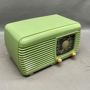 VRS0226 1942 Zenith Radio Model 5D610. Restored and Working. FREE ...