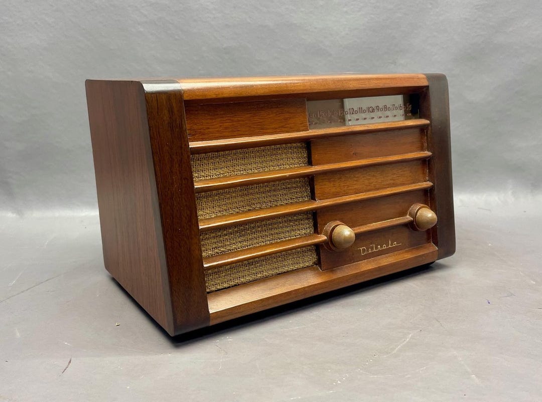 VRS0326 1947 Detrola Radio Model 571. Restored and Working. FREE ...