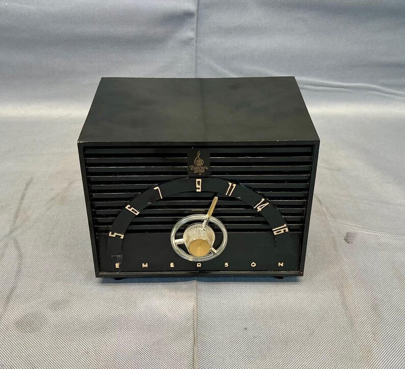 VRS0122 1955 Emerson Radio Model 811. Restored and Working. FREE ...