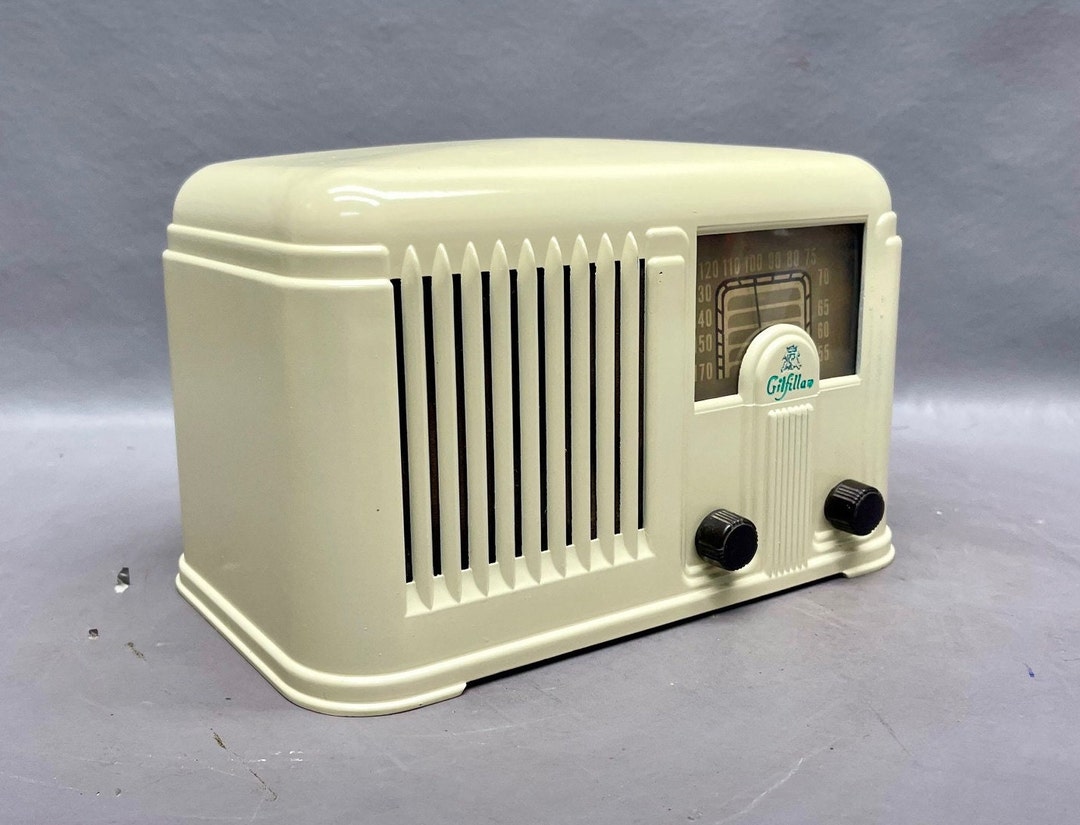 1940 Gilfillan Radio Model 6L. Restored and Working! FREE Shipping ...