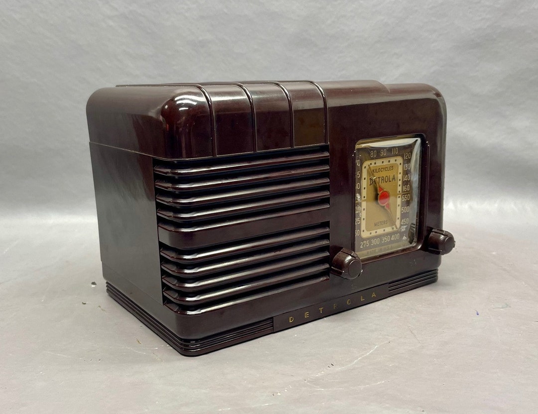 VRS0239 1940 Detrola Model 342 Case Radio Restored and Working. Iconic ...