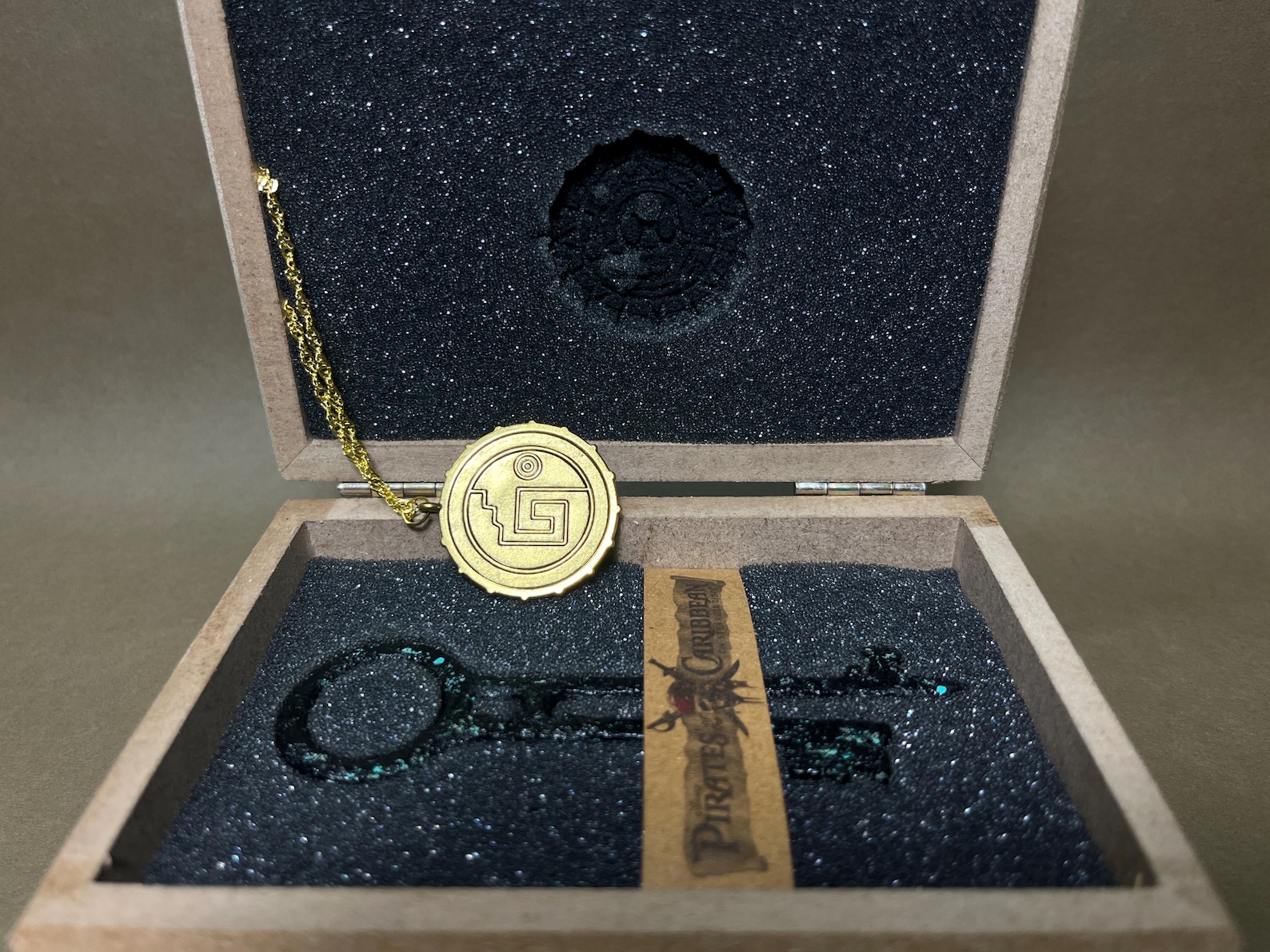 Pirates of the Caribbean Gift Set – Davy Jones Key & Aztec Gold Coin ...