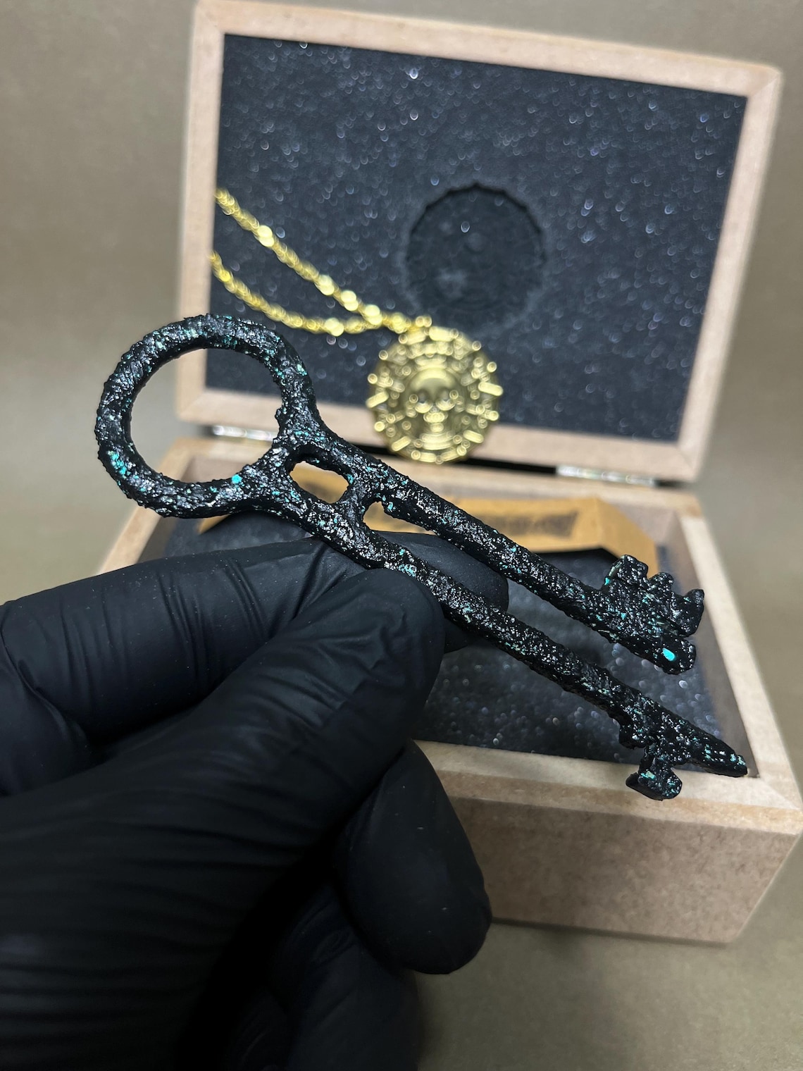 Pirates of the Caribbean Gift Set – Davy Jones Key & Aztec Gold Coin ...