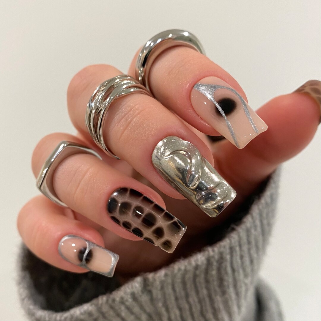 SILVER & BLACK 3d Effect Chrome Press on Nails - Etsy