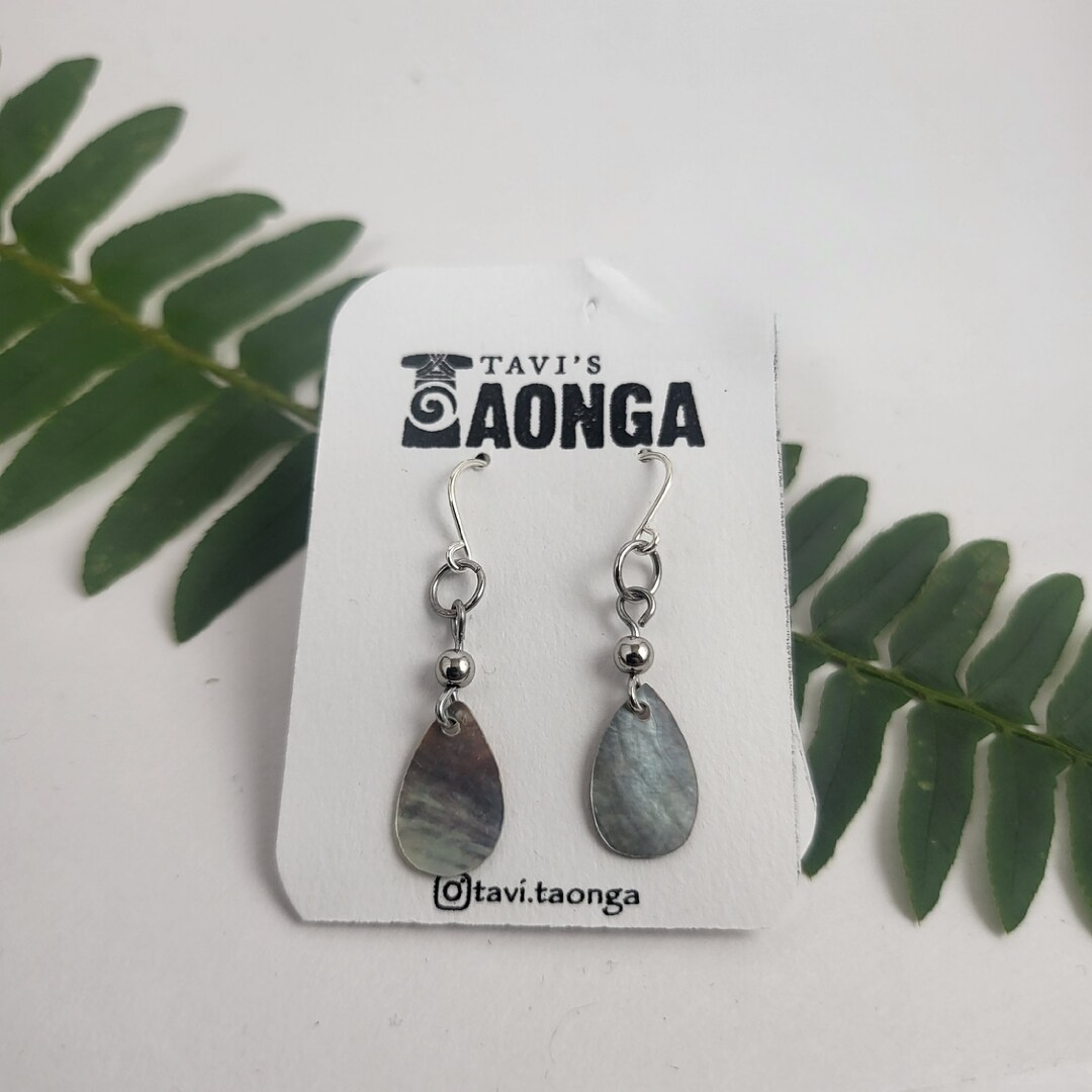 Mother of Pearl Shell Teardrop Roimata Small Earrings - Etsy