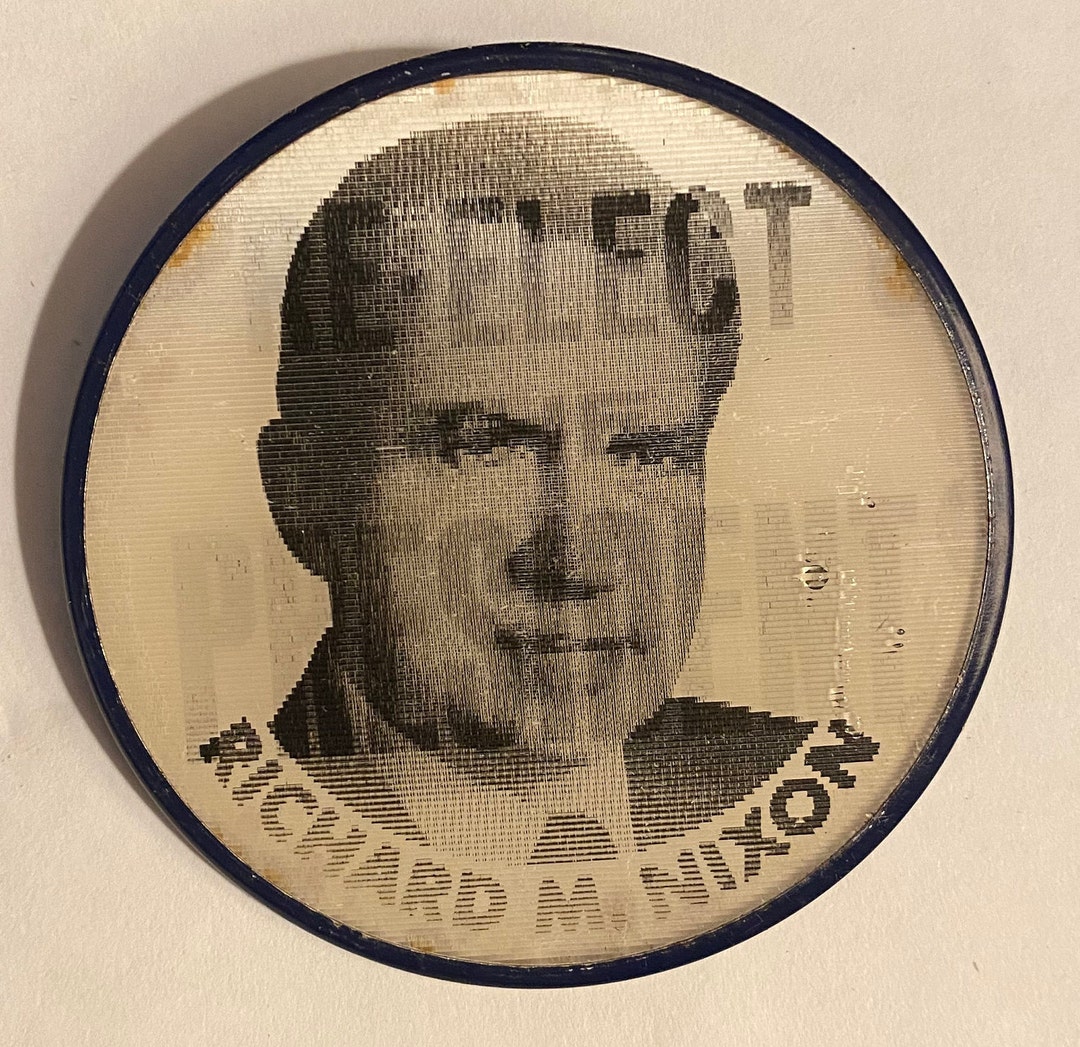 Nixon 2 1 2 Flasher Lenticular Pinback Campaign Button Vintage Vari Vue