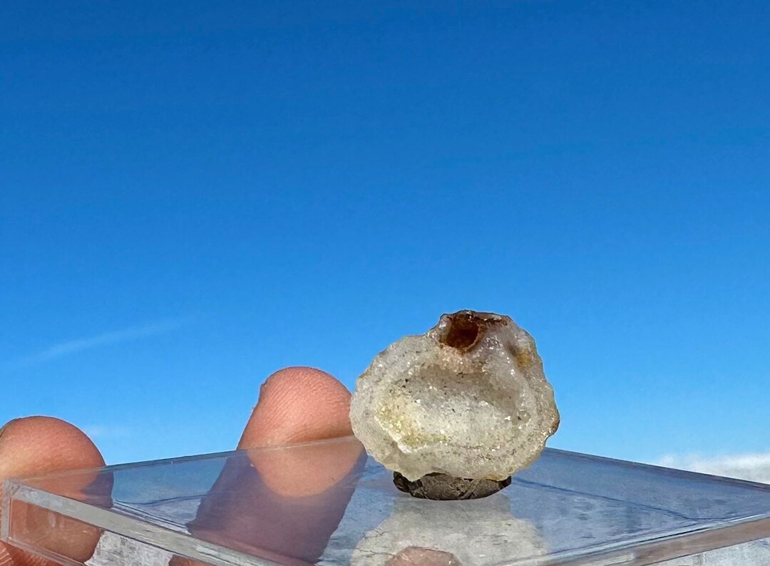 Chalcedony Crystal Sparkling Druzy Geode Transparent Translucent Multi ...