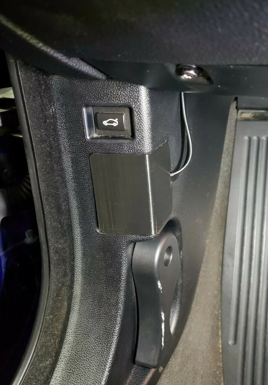 3D Printable BMW E90 E91 E92 E92 OBD Plug Port Cover STL Digital ...