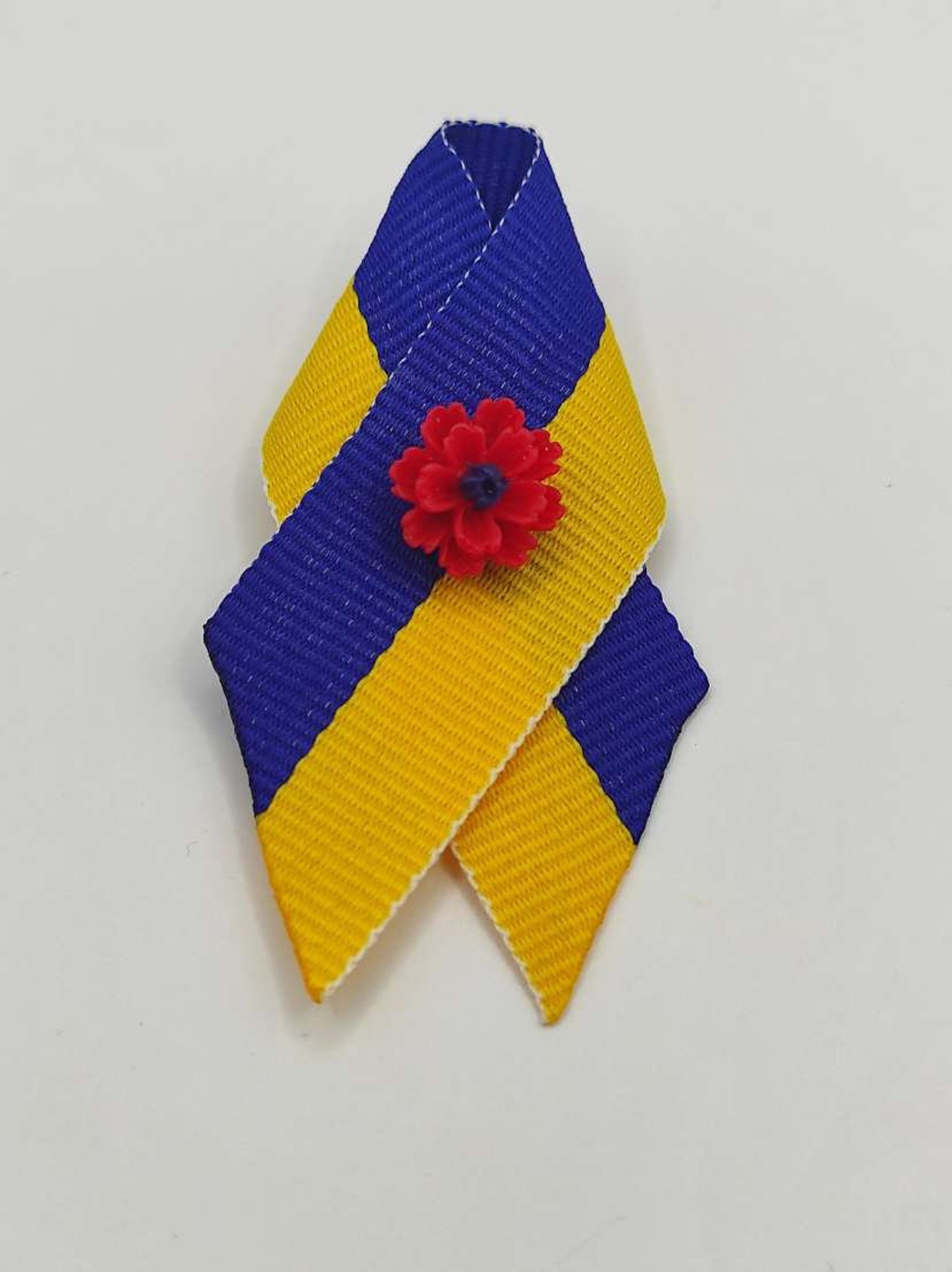 Ukraine Support Solidarity Ribbon-badge. Donations for Ukrainian ...