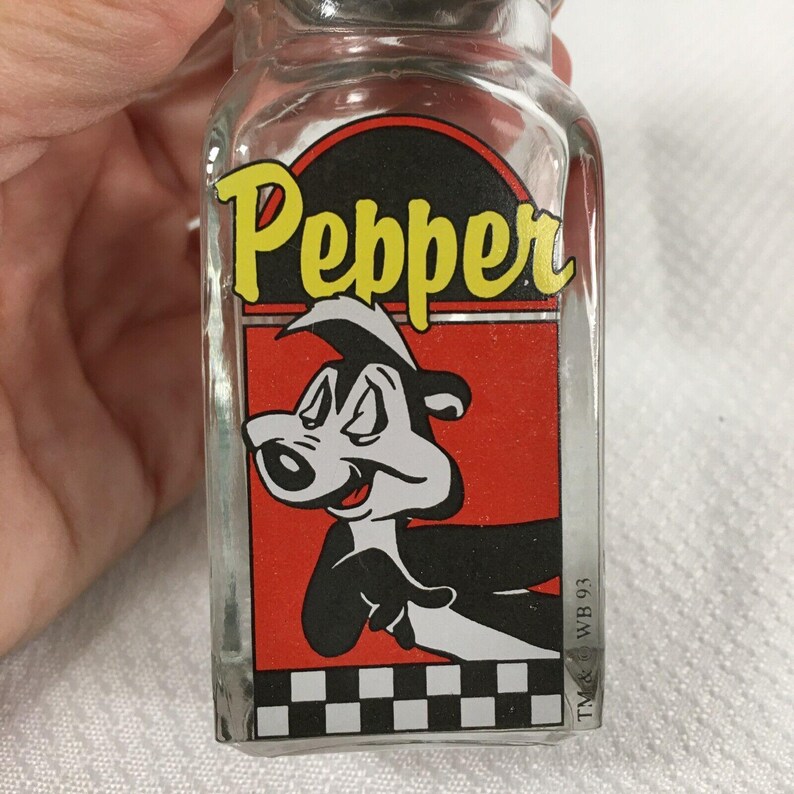Vtg 1993 Warner Bros Pepe Le Pew and Penelope Salt and Pepper Shakers ...