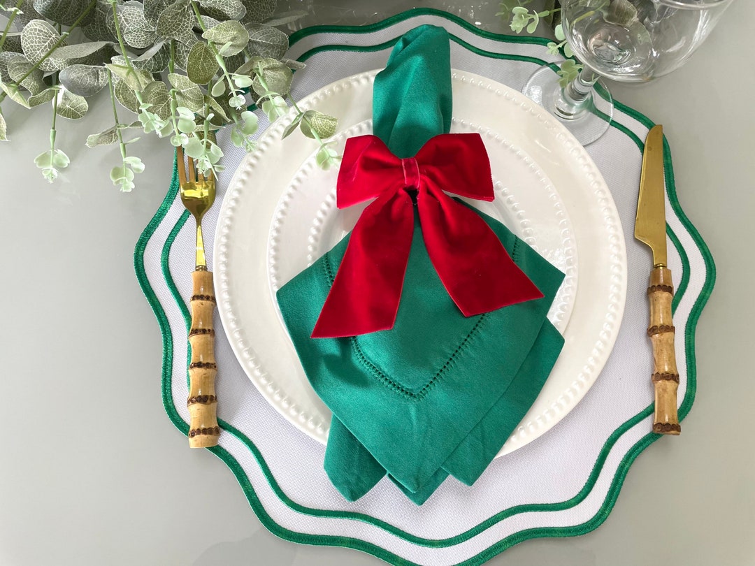 Elegant White and Green Embroidered Polyester Placemat With Scallop ...