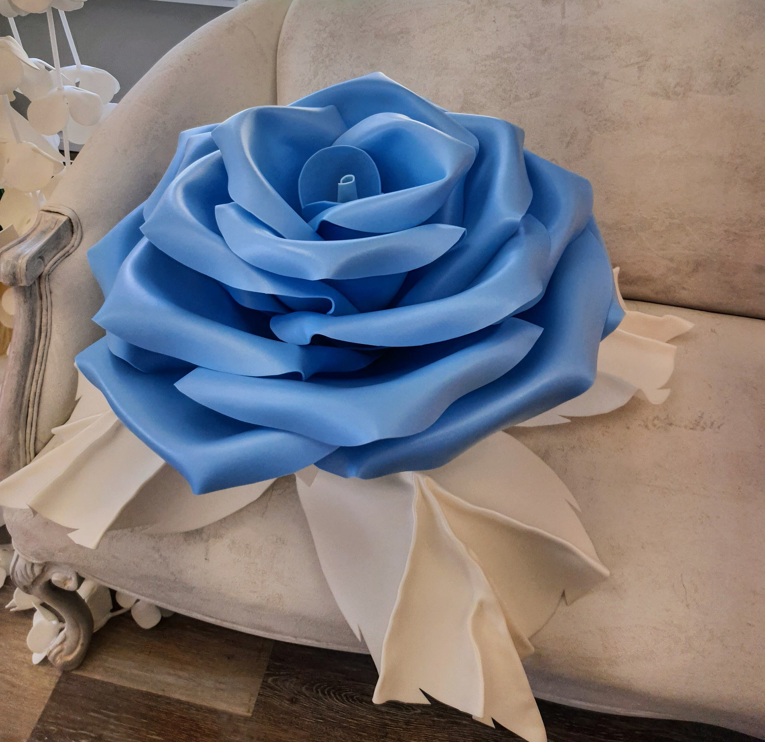 Floating Giant-roses. for Pool Party. Wedding's Pool Decor. Dancing ...