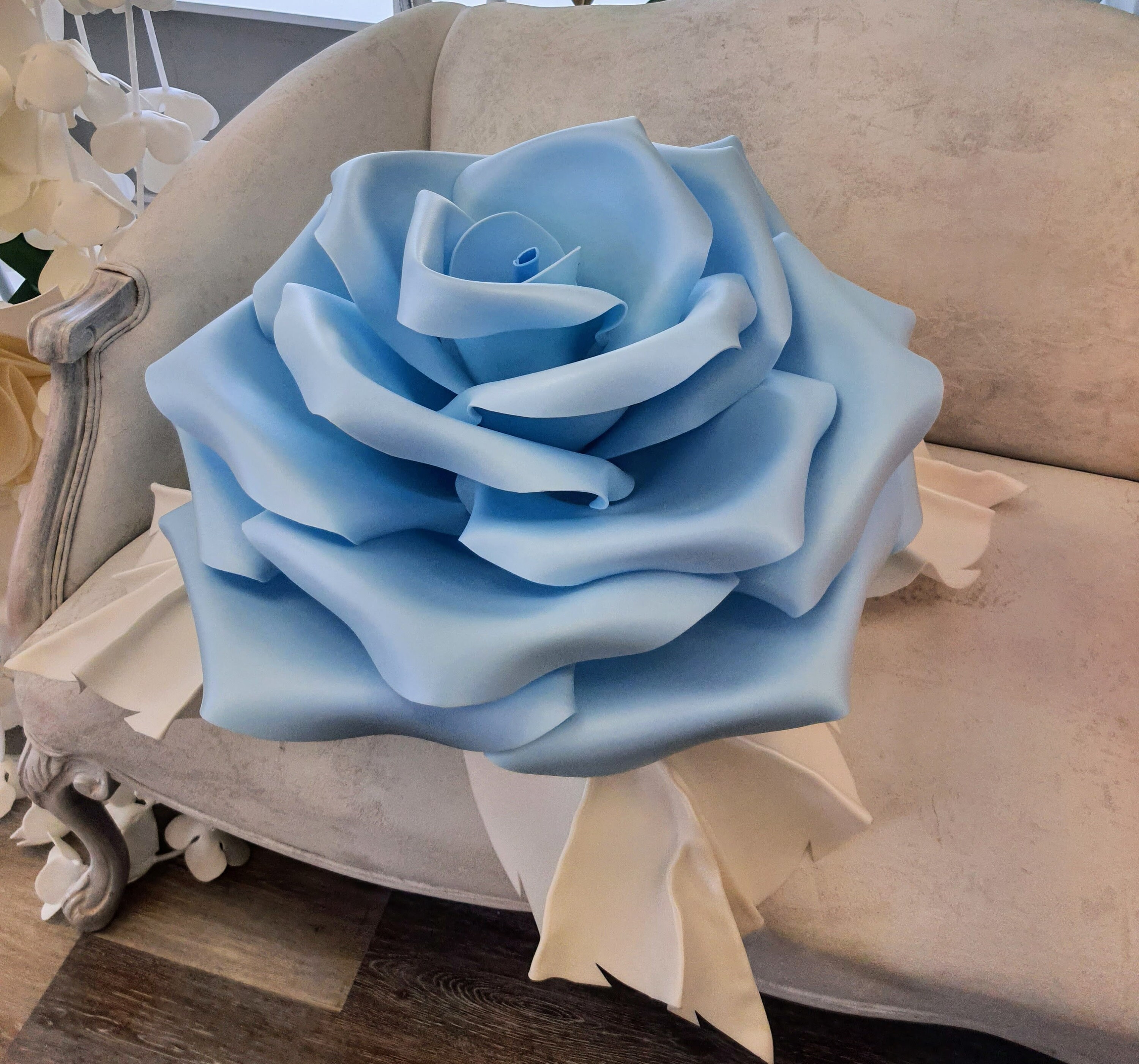 Floating Giant-roses. for Pool Party. Wedding's Pool Decor. Dancing ...