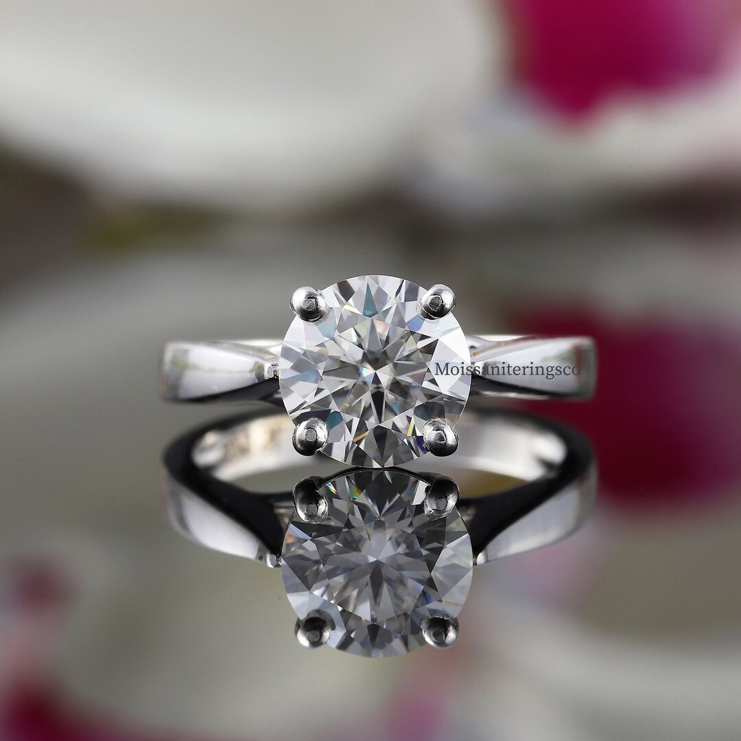 Solitaire Moissanite Engagement Ring, 2CT Round Moissanite Pinched Ring ...