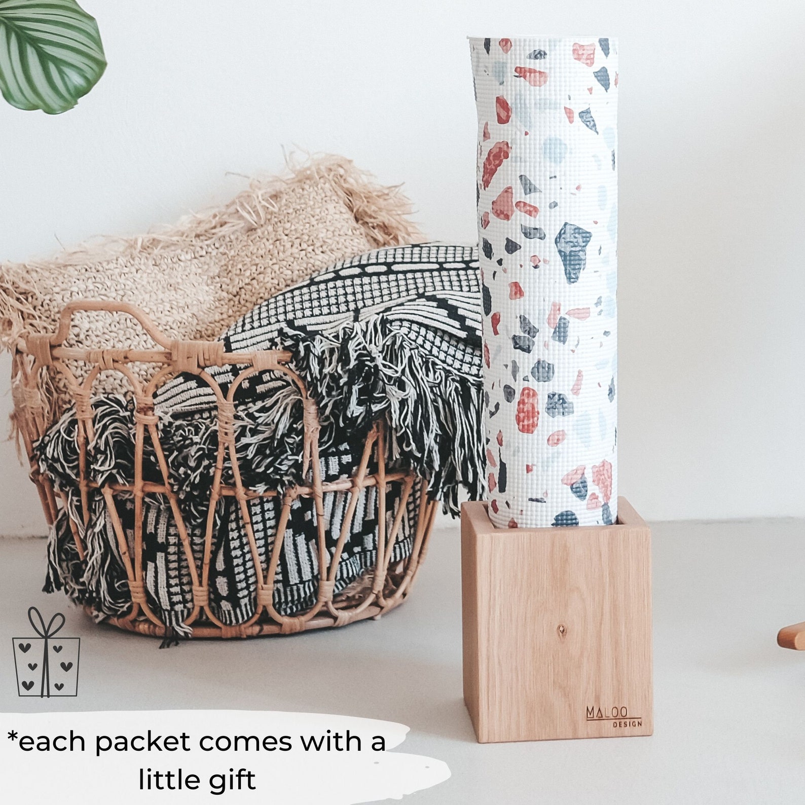 Minimalist Yoga Mat Storage, Bedroom Yoga Mat Stand, Exercise Mat ...