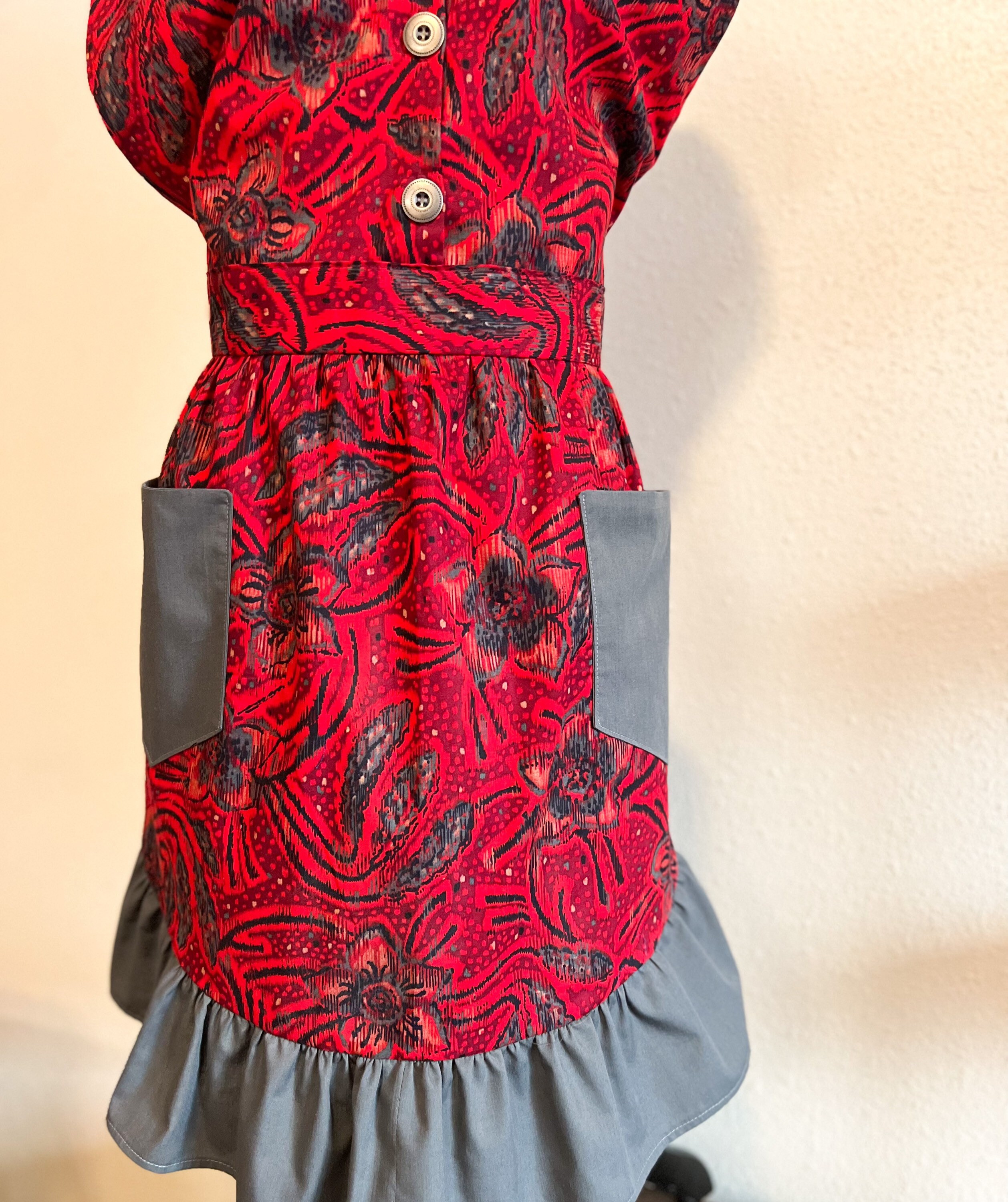 Red Country Apron With Pockets • Red Paisly Print Apron • Kitchen Apron ...