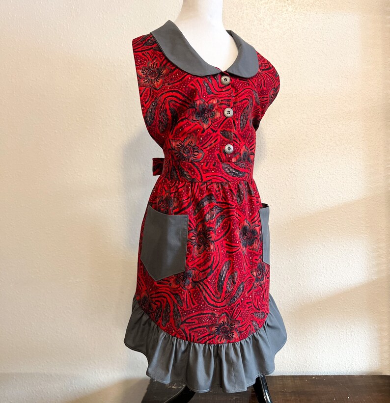 Red Country Apron With Pockets • Red Paisly Print Apron • Kitchen Apron ...