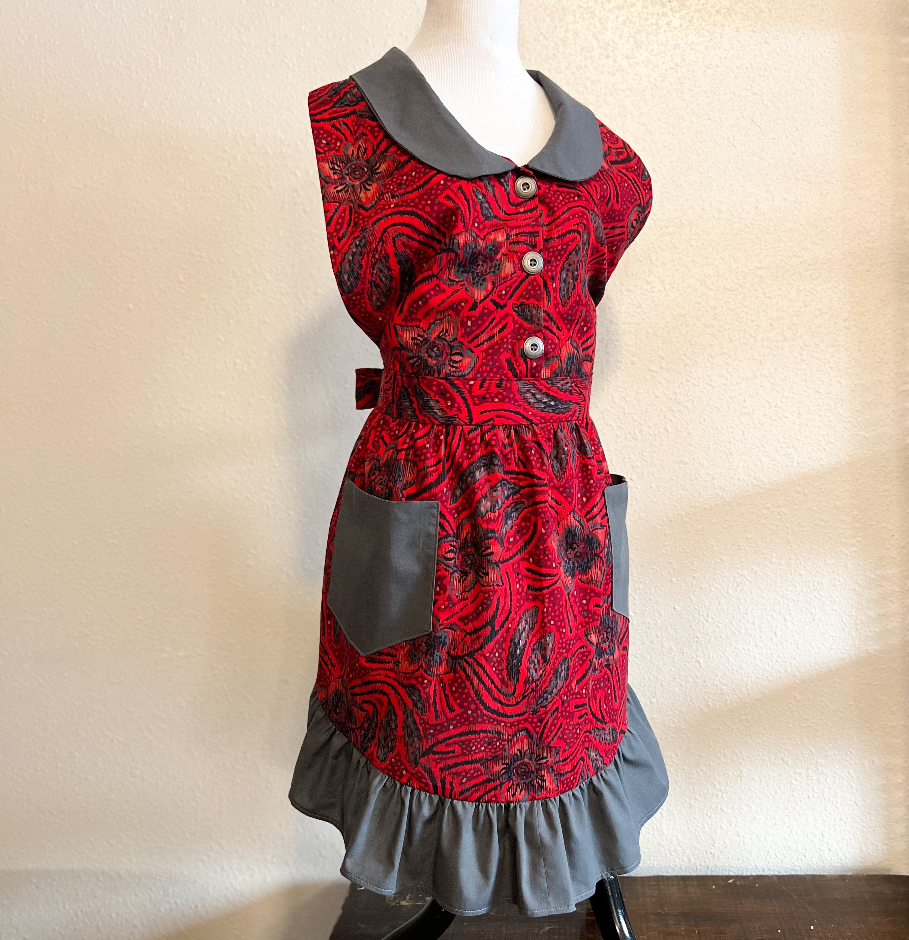 Red Country Apron With Pockets • Red Paisly Print Apron • Kitchen Apron ...