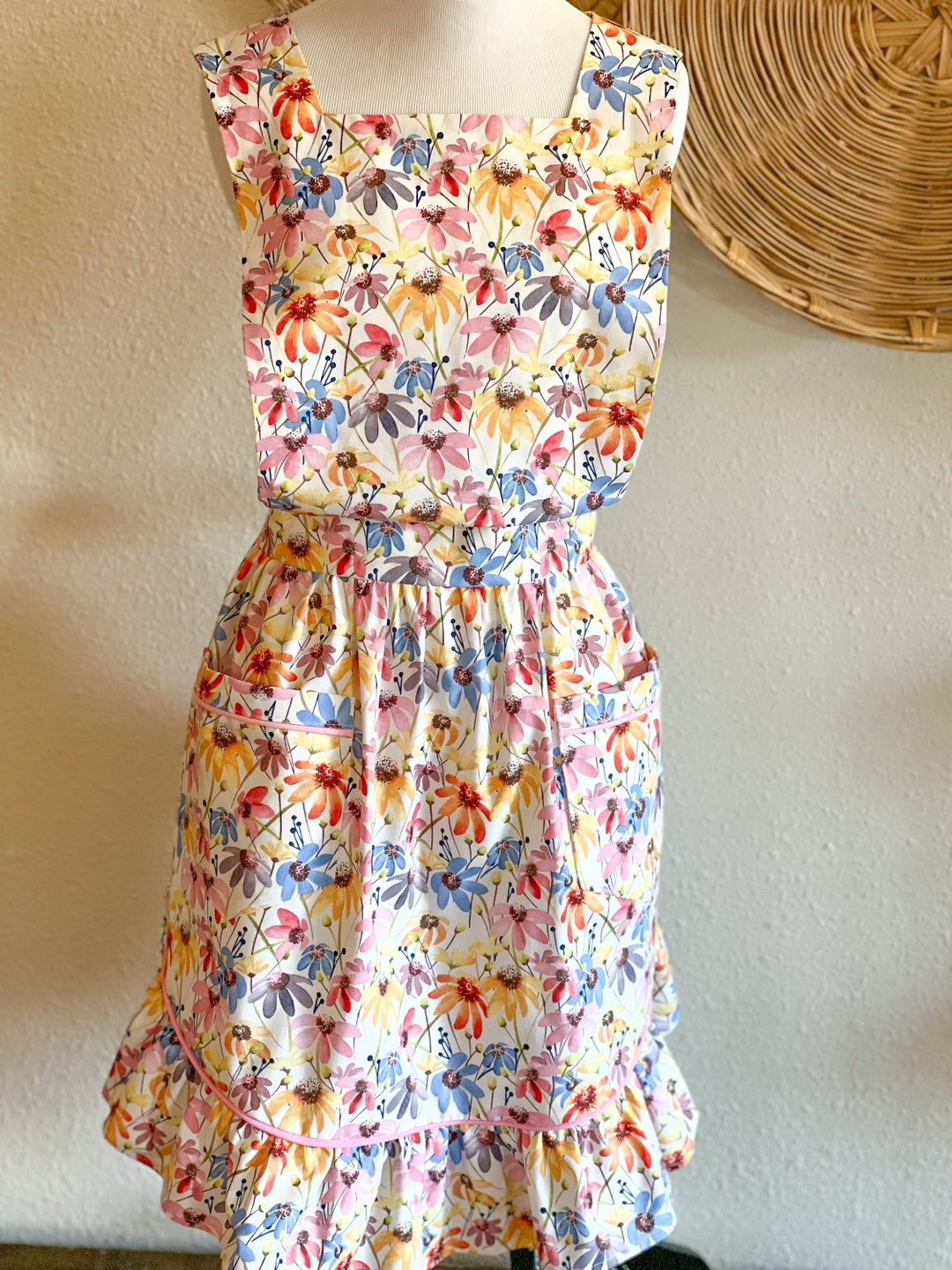 Ruffled Daisy Apron • Handmade Cotton Blend, Floral Pockets - Etsy