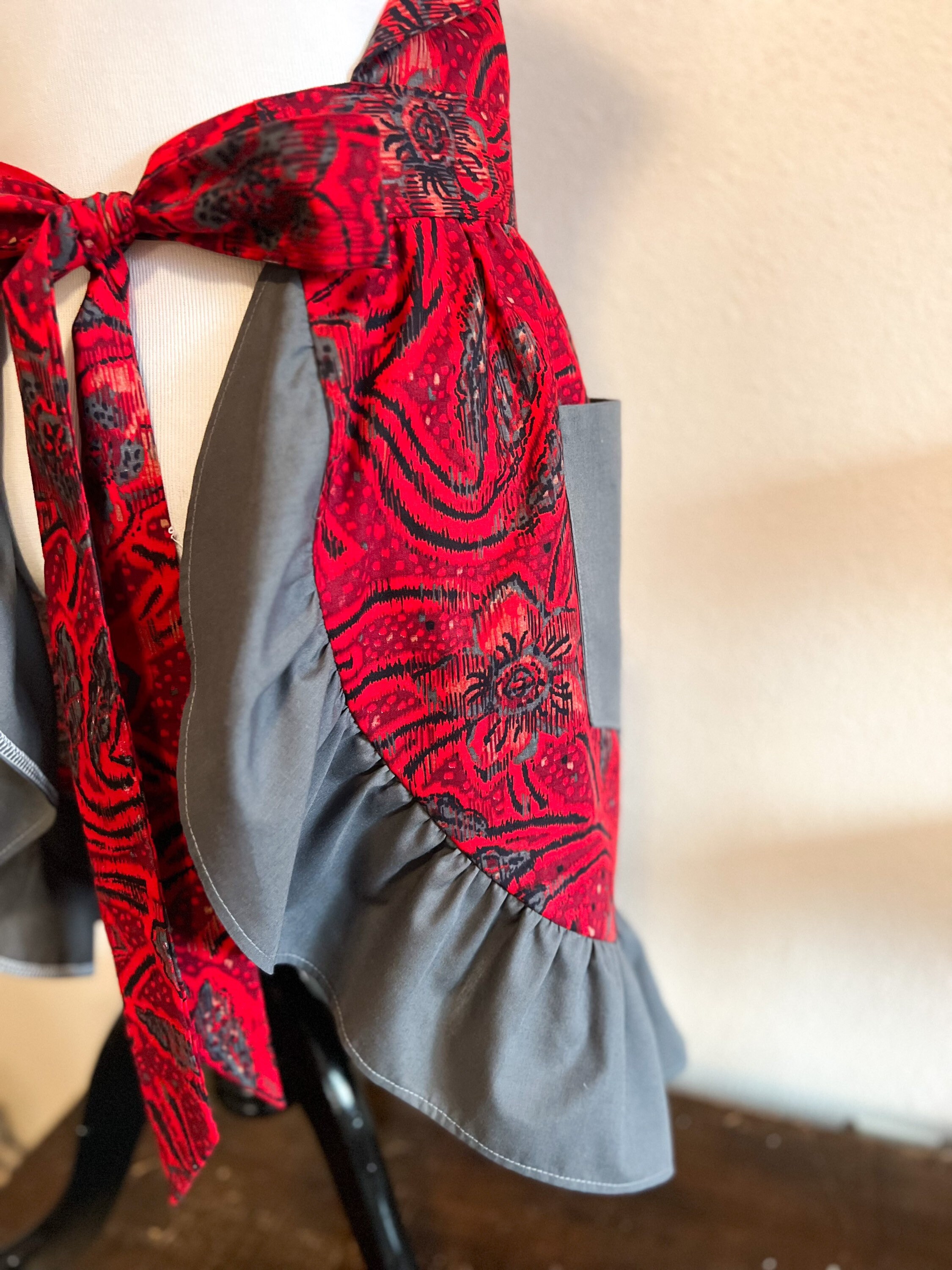 Red Country Apron With Pockets • Red Paisly Print Apron • Kitchen Apron ...