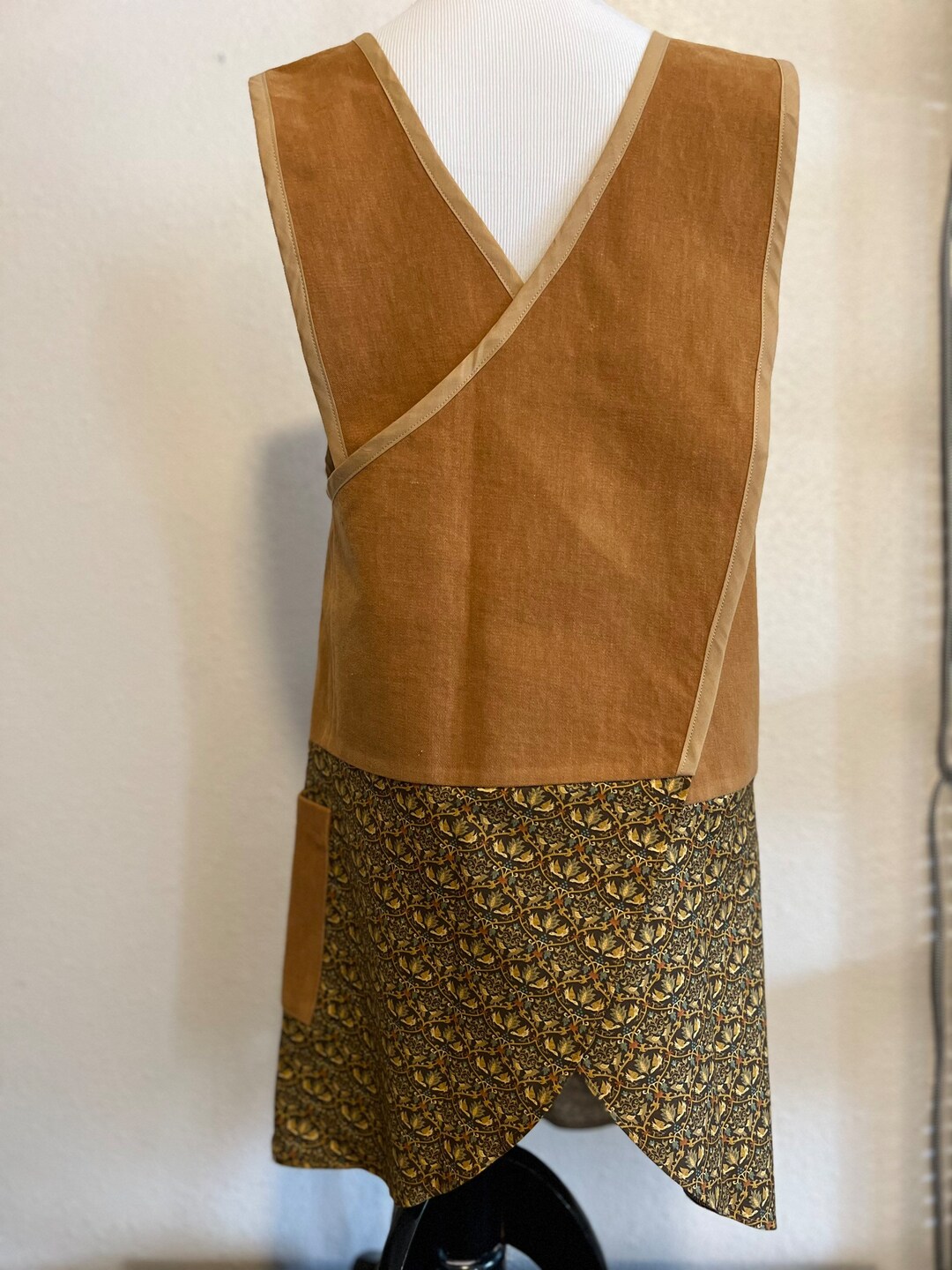Cross Back Kitchen Apron • Caramel Top, Floral Print • Cotton Mix ...