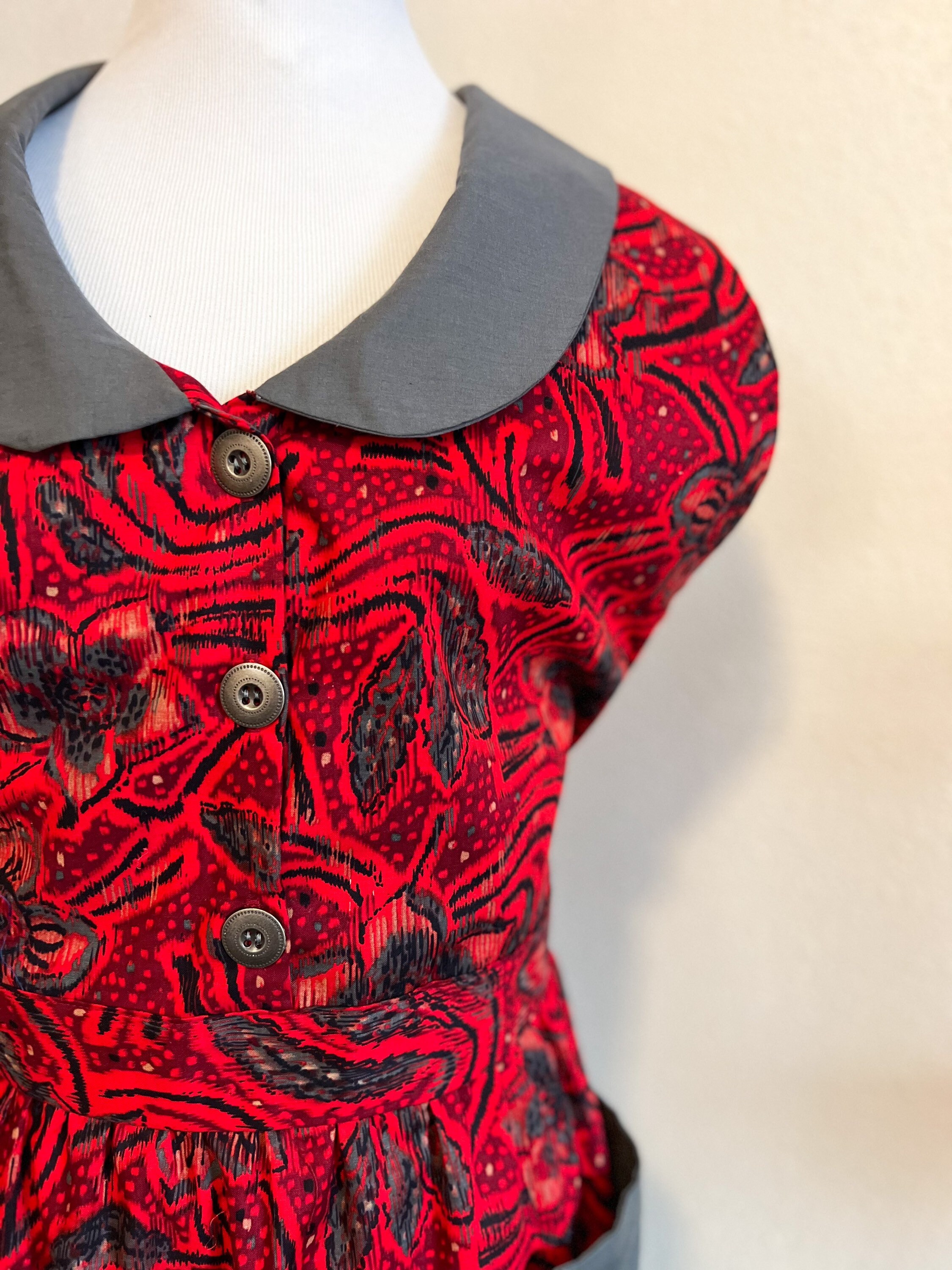 Red Country Apron With Pockets • Red Paisly Print Apron • Kitchen Apron ...