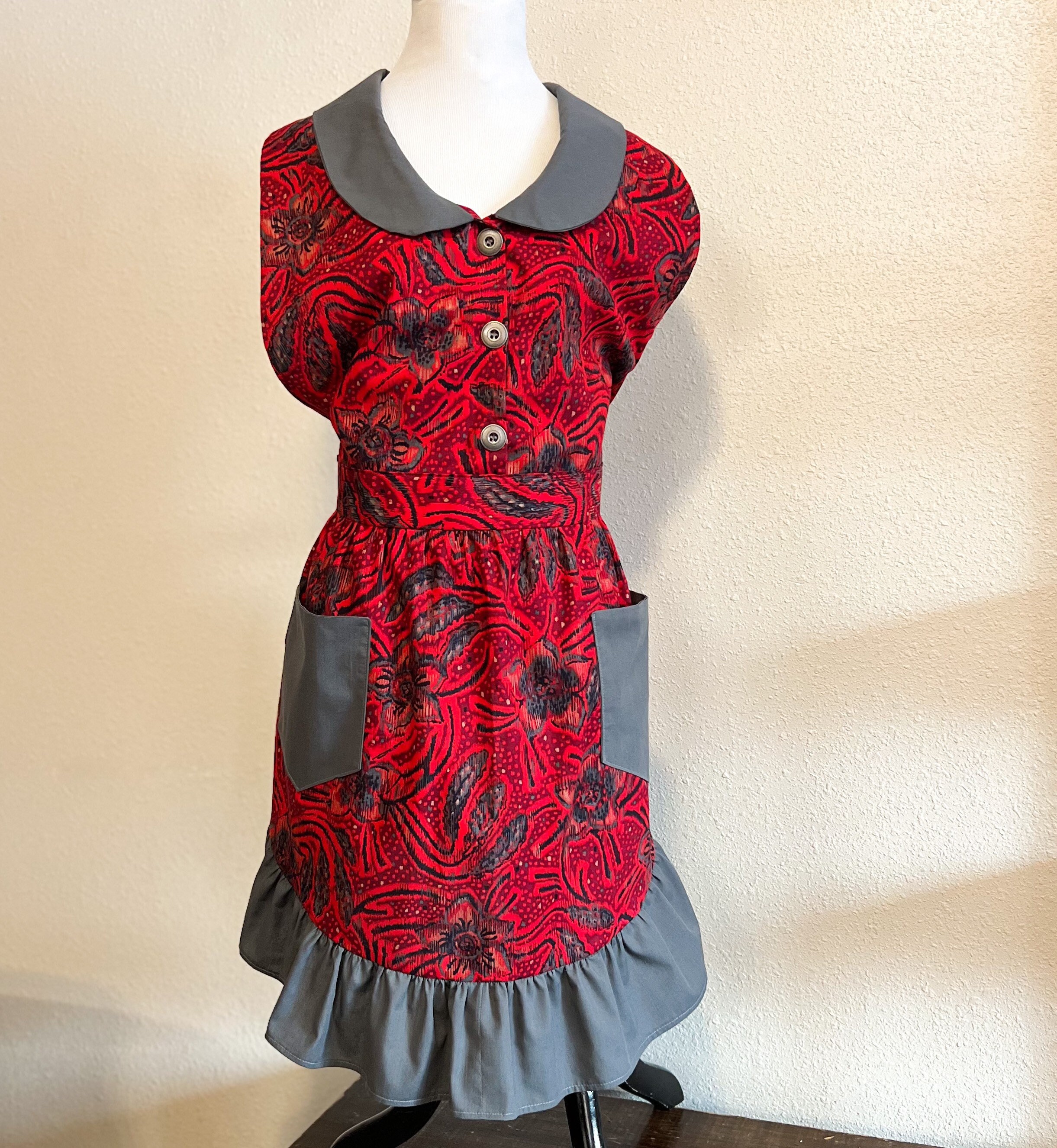 Red Country Apron With Pockets • Red Paisly Print Apron • Kitchen Apron ...