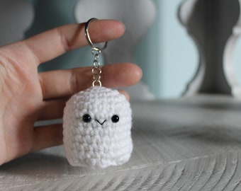 Crochet Ghost Keychain for Halloween Cute Amigurumi Accessory - Etsy