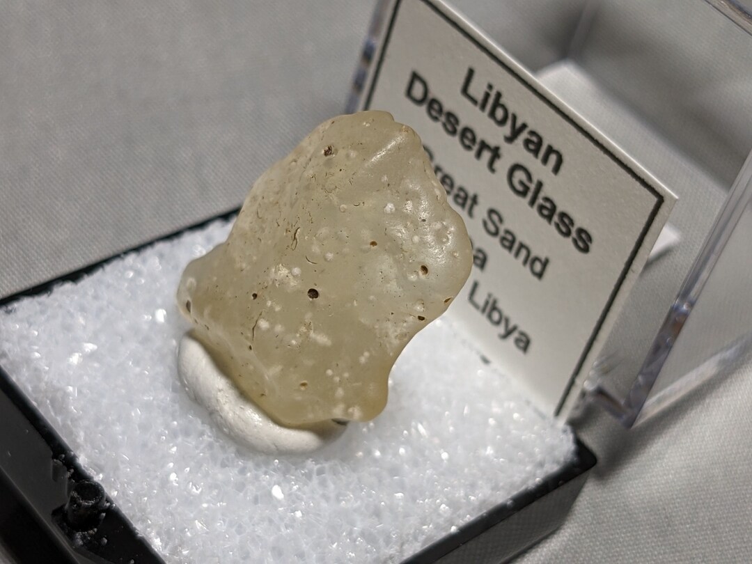 Libyan Desert Glass Thumbnail Specimen With Cristobalite Inclusions ...