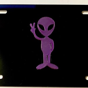 Alien Holding Peace Sign - in 3d- Automotive License Plate INSERT BLACK ...