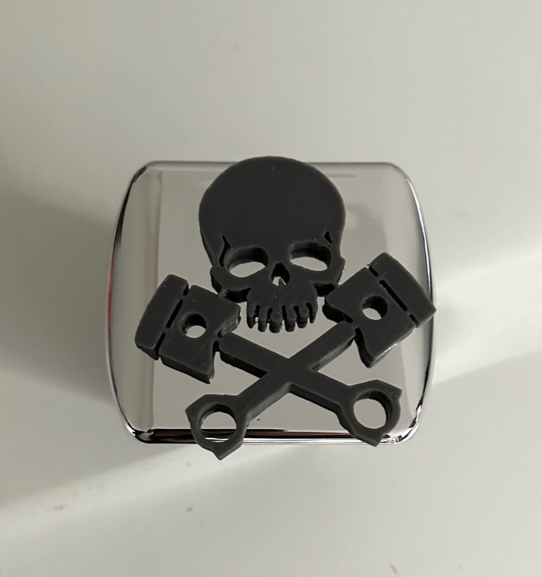 Piston With Skull in 3d - Chrome With Grey 2 Inch Trailer Hitch Cover ...
