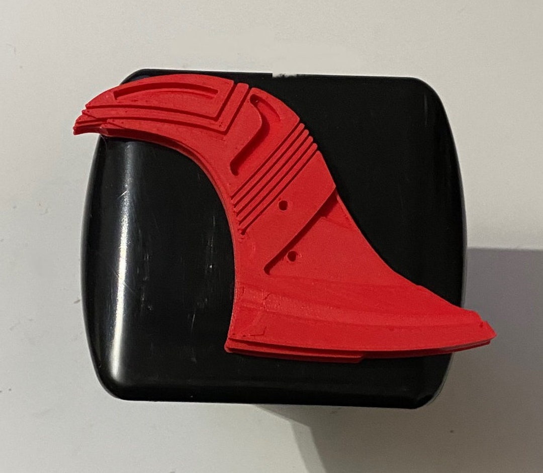 Yondo Fin in 3D Black With Red - 2 Inch Trail Hitch Cover - Cool Robot ...