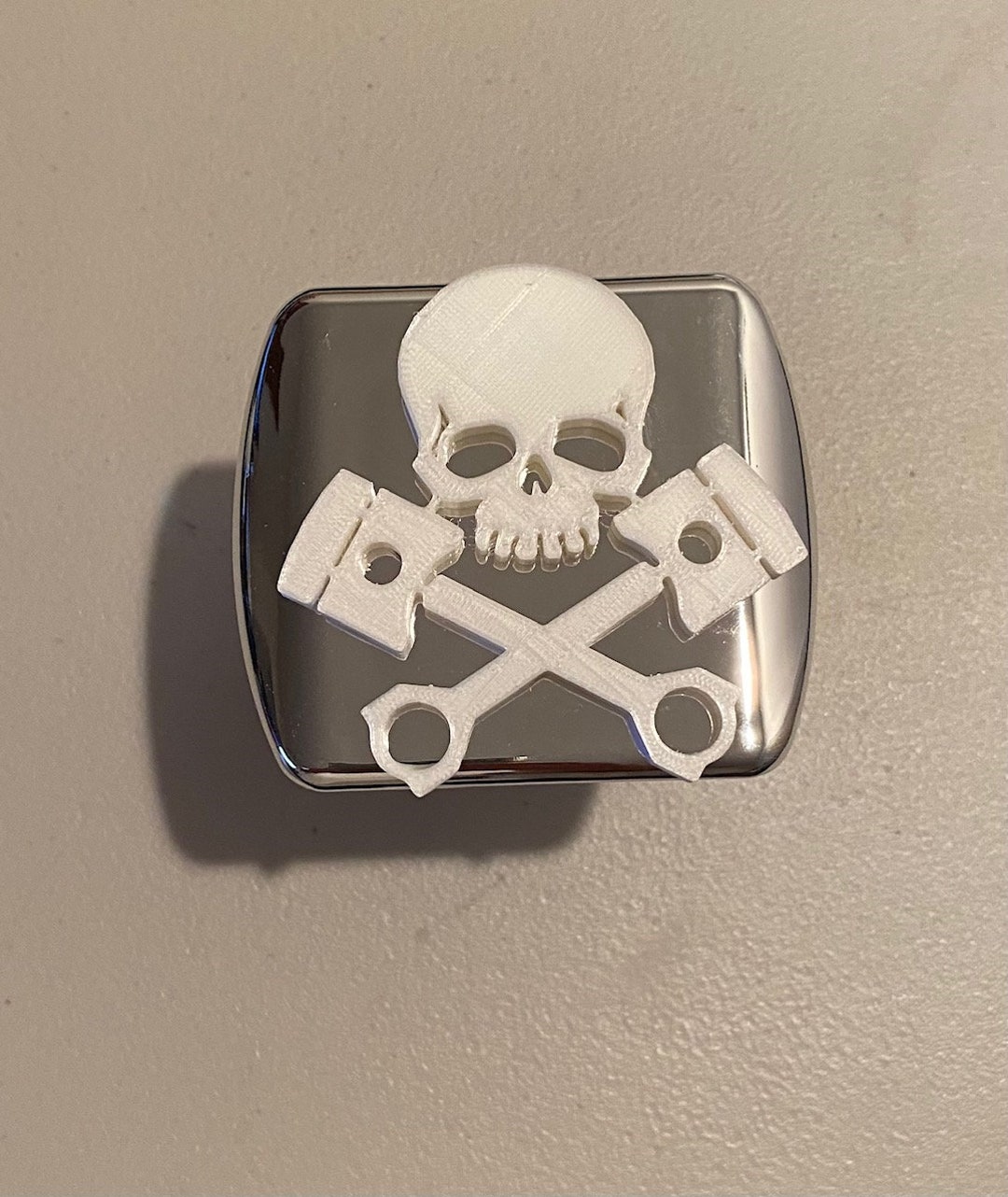 Piston With Skull in 3d - Chrome With White 2 Inch Trailer Hitch Cover ...