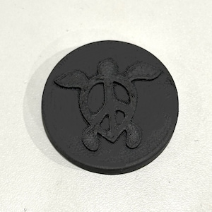 Honu Peace Turtle in 3D - Black - for Jeep Wrangler JK/JKU/JL Key Lock ...