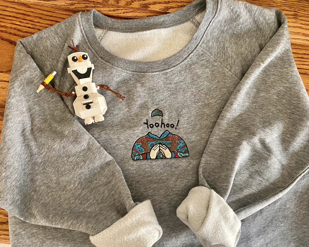 Embroidered T-shirt or Sweatshirt "yoohoo Big Summer Blowout" Disney ...