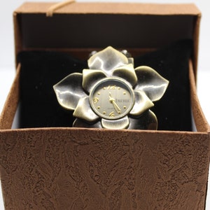 Vintage Watch Ladies Watch Flower Flower Desine Bezel - Etsy