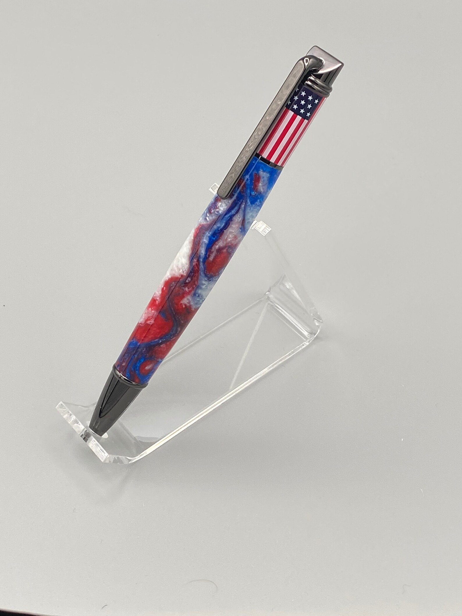 Patriotic Twist Pen With the American Flag and a Red White and Blue ...