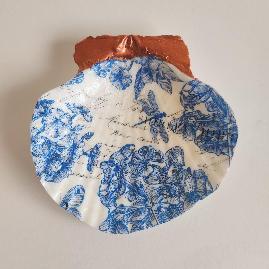 Vintage Blue and White Floral Dragonfly Scallop Shell Trinket Dish Ring ...