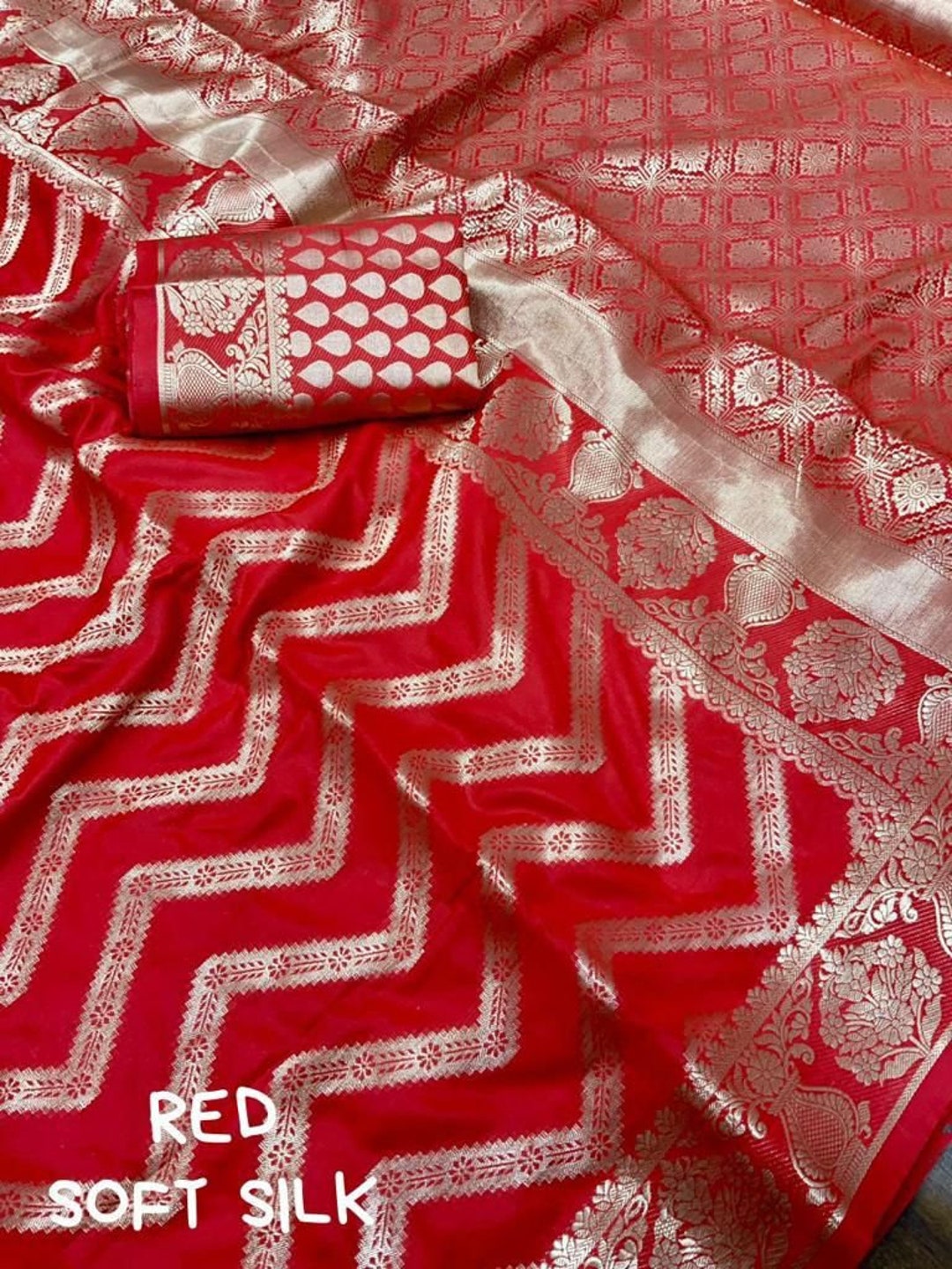 Buy Banaras Queen Zigzag Soft Silk Banarasi Saree With Zari Online In