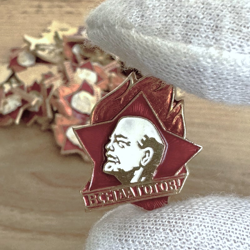 Red Lenin Badge - Etsy