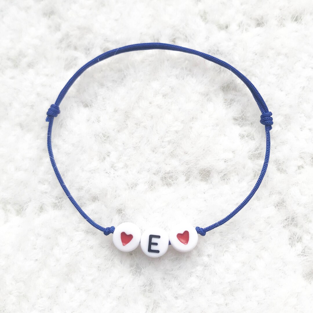 Bracelet initial personnalisé perles blanches avec deux coeurs rouges, cadeau de Noël, cadeau du ...