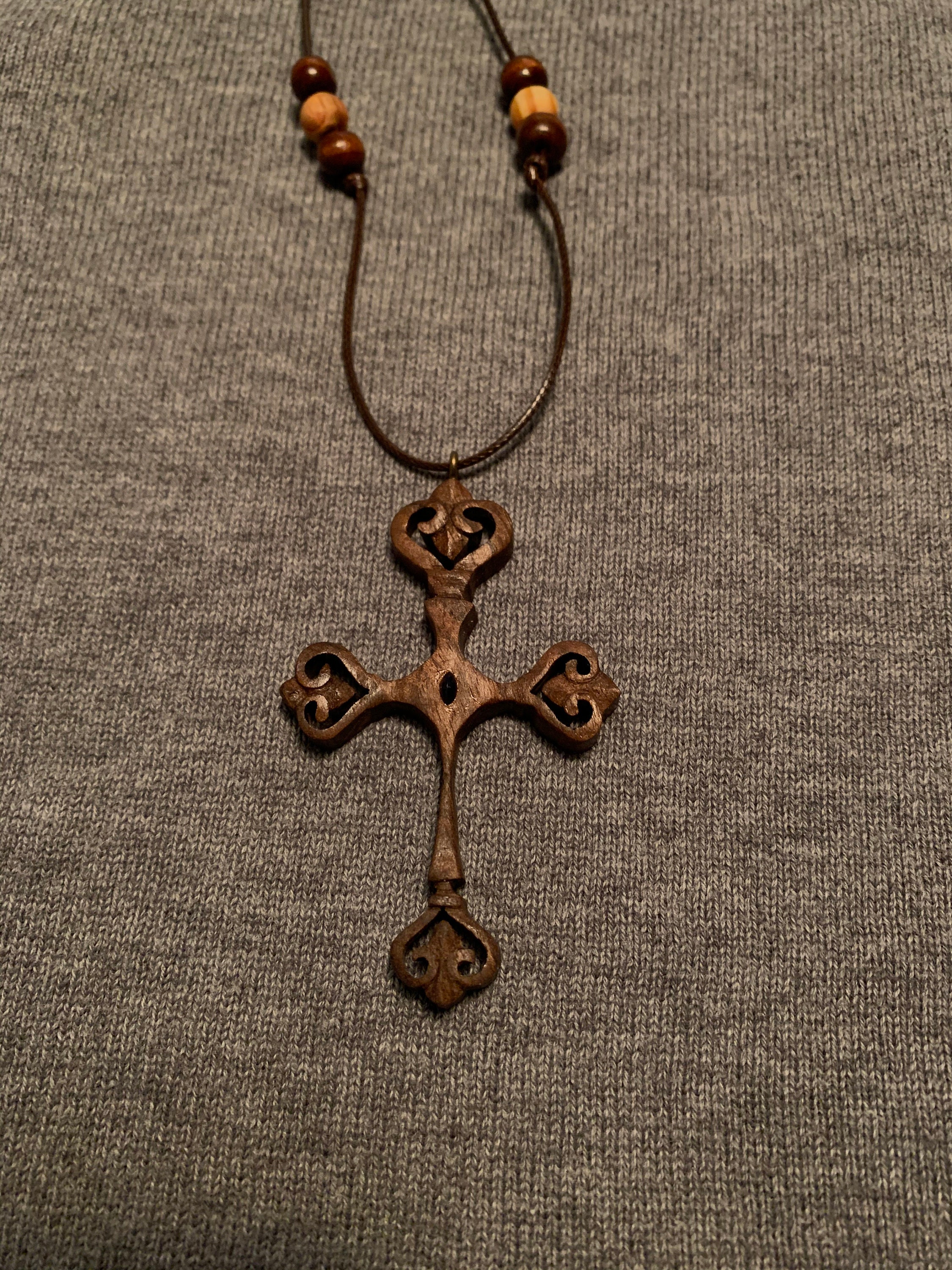 Hermoso collar de cruz colgante de madera tallada a mano - Etsy España