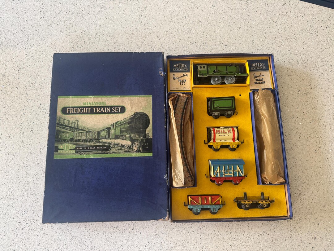 Vintage Mettoy Railways Train Set No. 5724: 1930s/40s Clockwork Toy ...