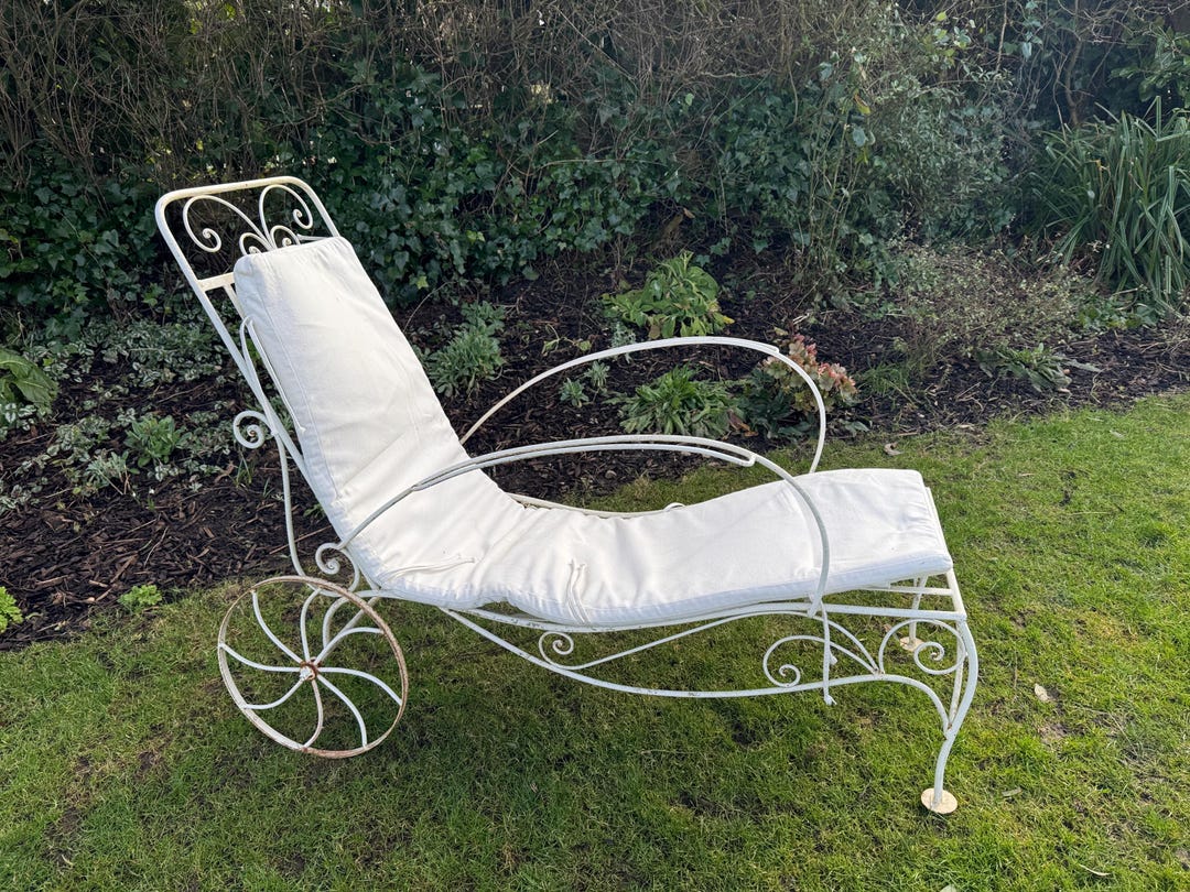 Antique French Sun Lounger Patio Chaise. Painted Metal Steamer With ...