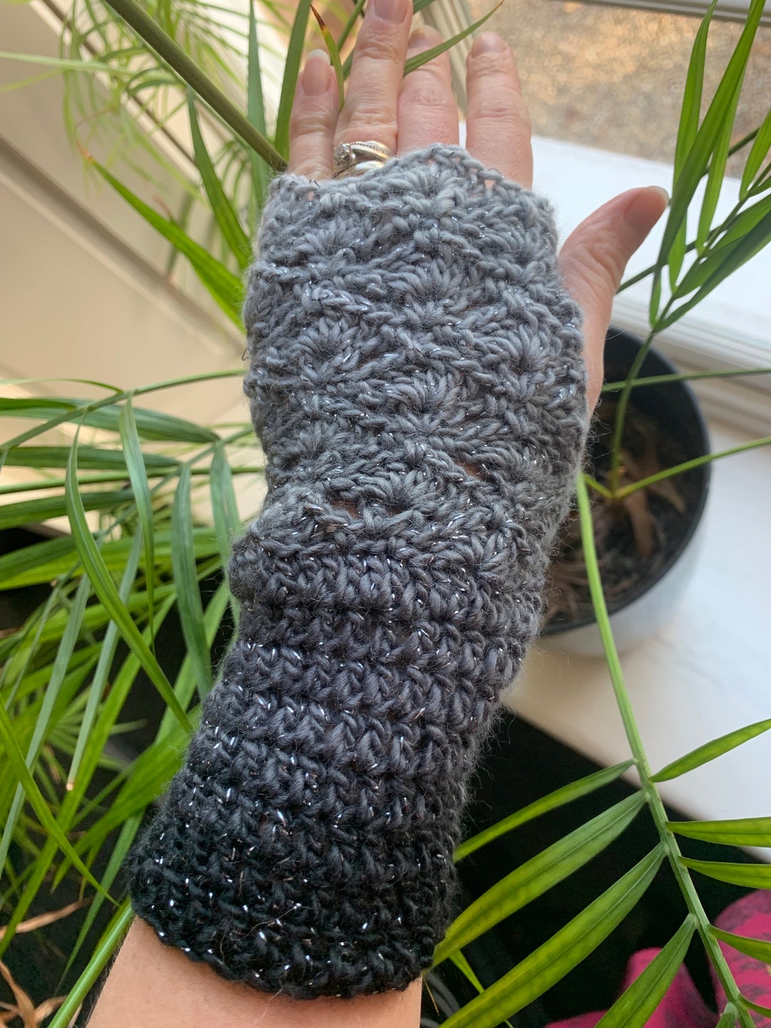 Shadow Fade Fingerless Gloves/wrist Warmers Shell Stitch Crochet - Etsy