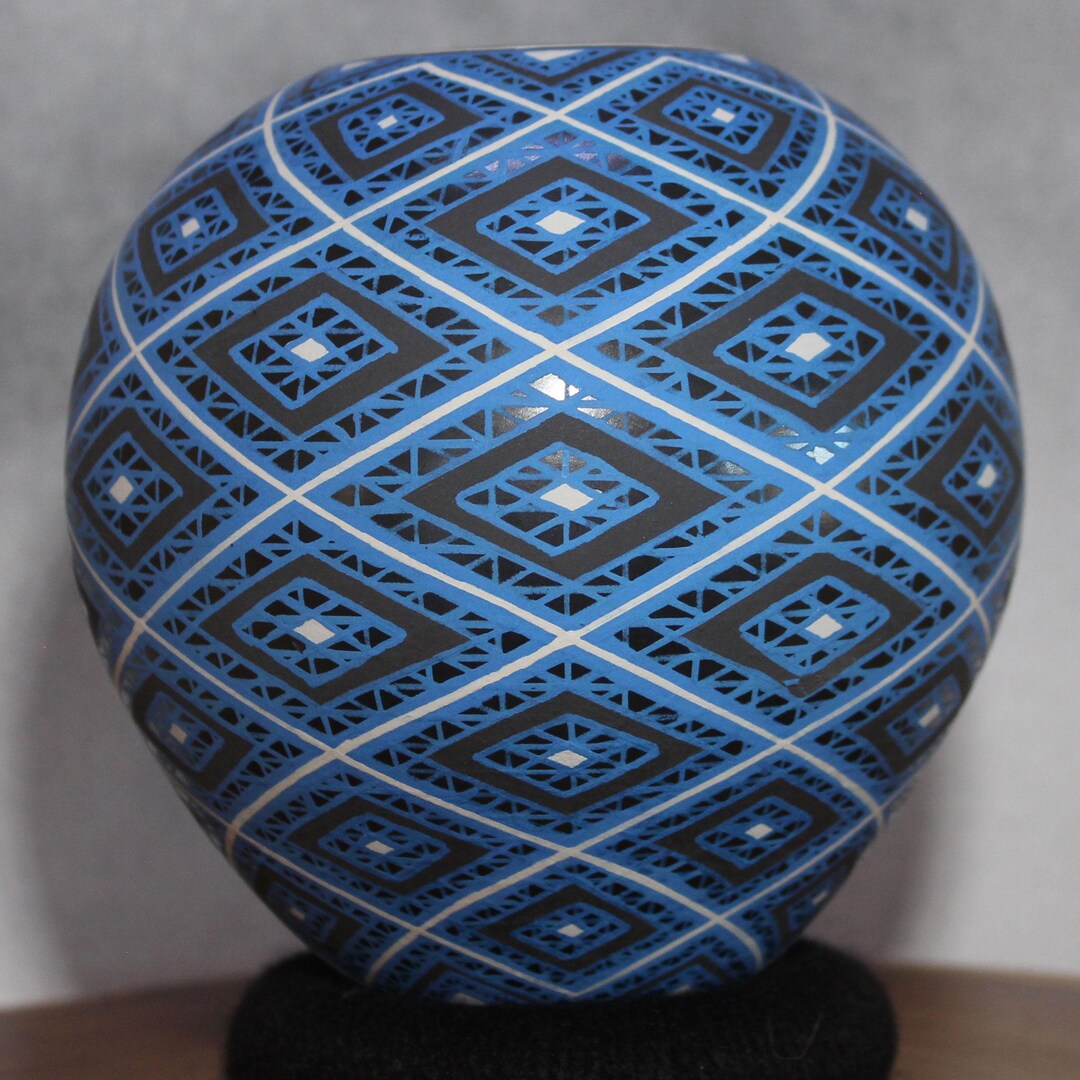 Mata Ortiz Pottery Vase by Señor Silva, Blue Diamond Pattern - Etsy