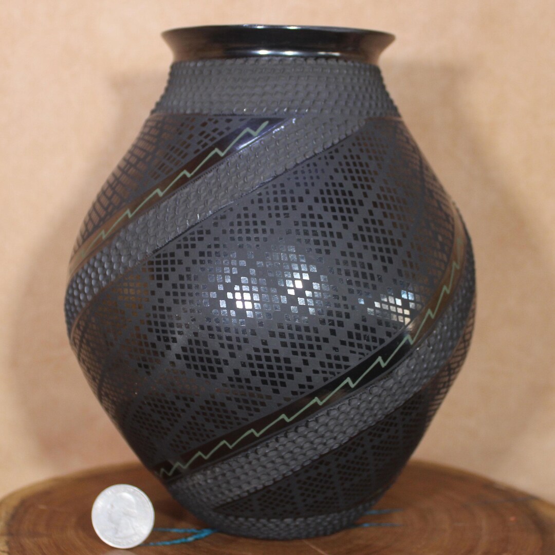 Mata Ortiz Chihuahuan Pottery Folk Art Black Corrugated Pattern Señor ...