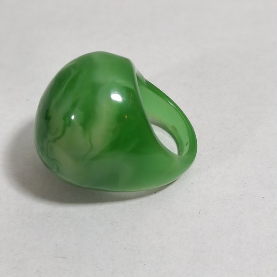 1940s vintage bakelite huge dome ring - Gem